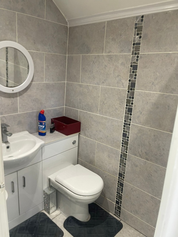 Brierley Hill - 1 Bed Flat, High Oak, DY5 - To Rent Now for £800.00 p/m