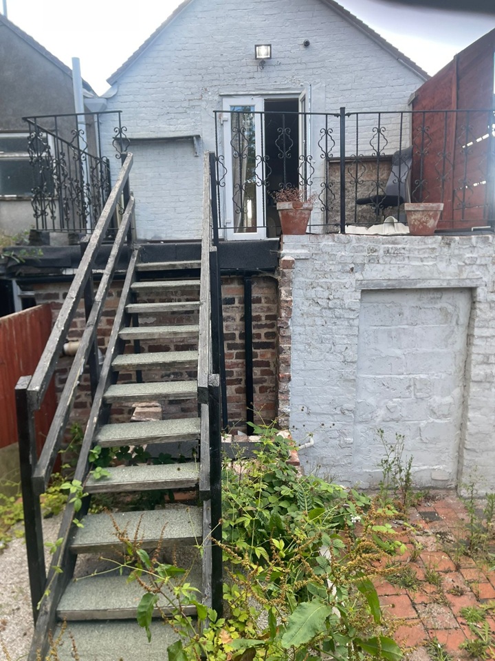 Brierley Hill - 1 Bed Flat, High Oak, DY5 - To Rent Now for £800.00 p/m