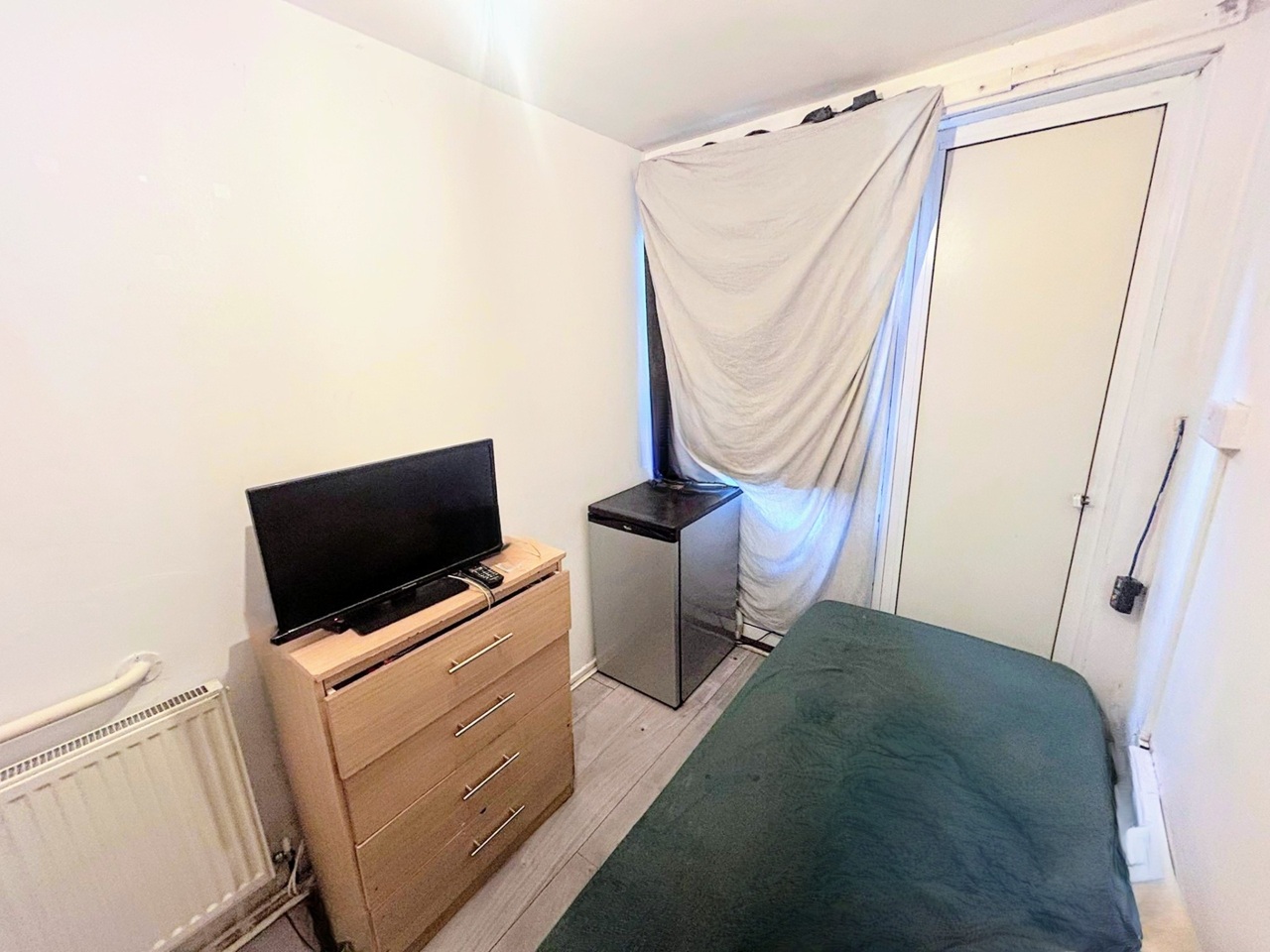 London - Room in a Shared House, Byng Street, E14 - To Rent Now for £ ...