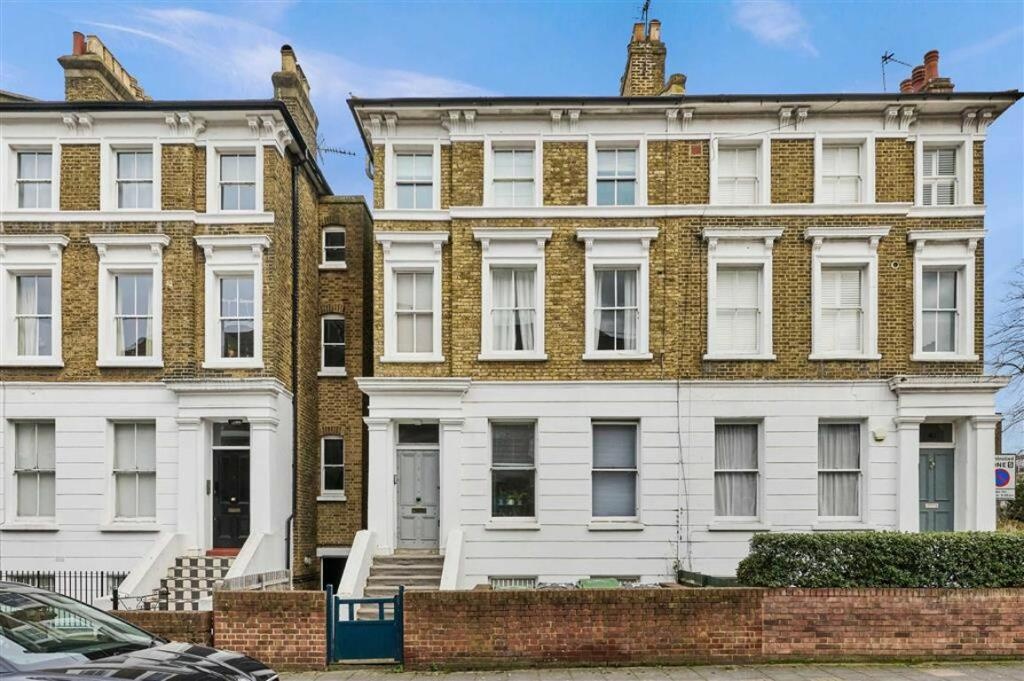 London - 1 Bed Flat, Stockwell Road, SW9 - To Rent Now for £2,250.00 p/m