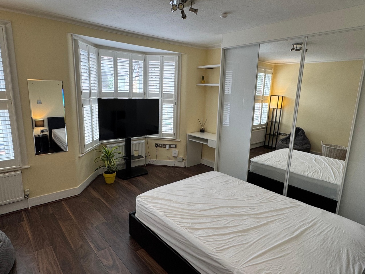 London - Room in a Shared House, Chingford Road, E17 - To Rent Now for ...