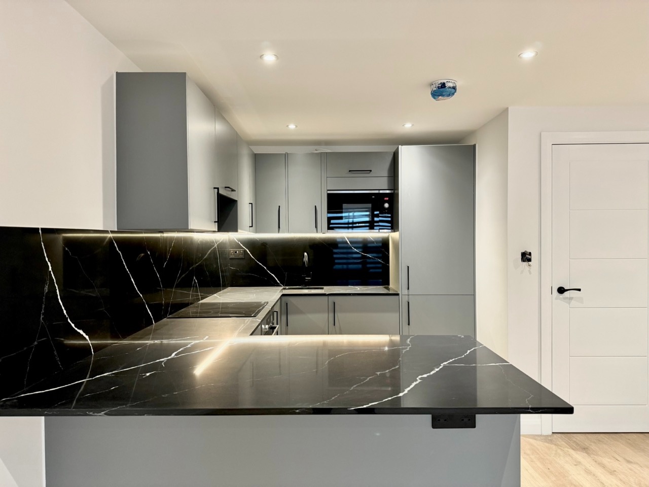 London - 2 Bed Flat, Beagle Close, NW7 - To Rent Now for £2,350.00 p/m