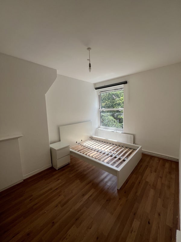 London - 3 Bed Flat, Lilford House, SE5 - To Rent Now for £1,999.00 p/m