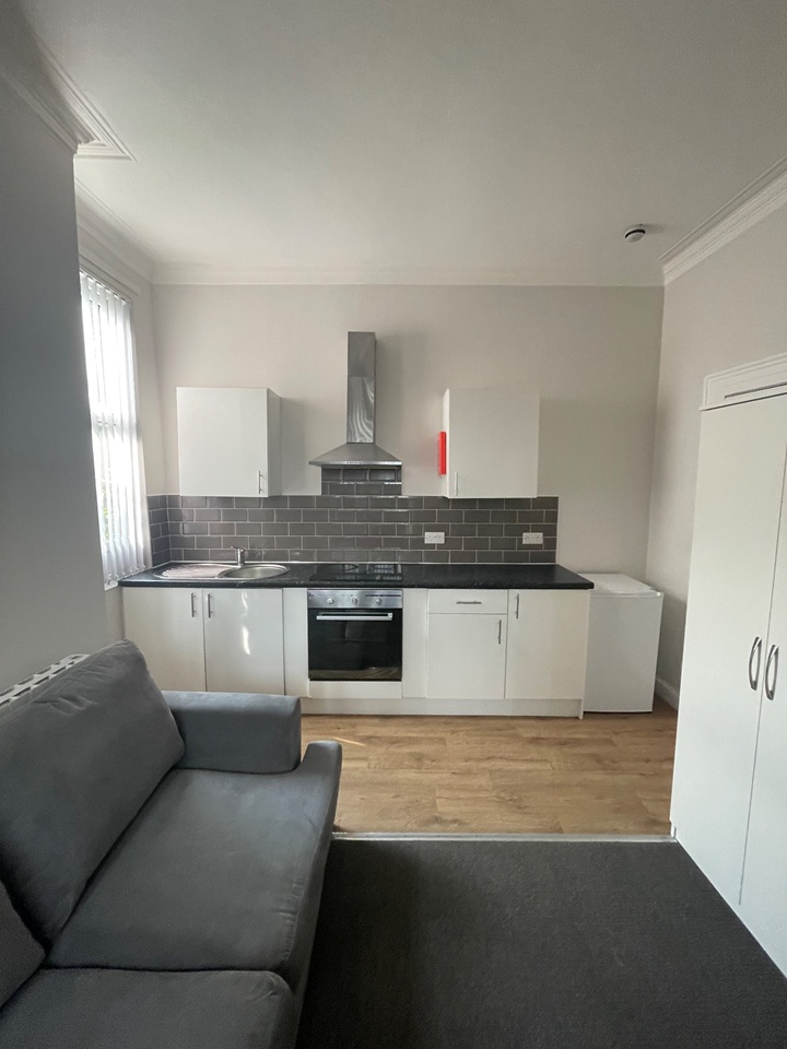 Leeds - Studio Flat, Conference Rd, LS12 - To Rent Now for £575.00 p/m