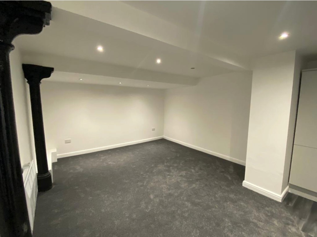Austerlands, Oldham - 2 Bed Flat, Huddersfield Road, OL4 - To Rent Now ...