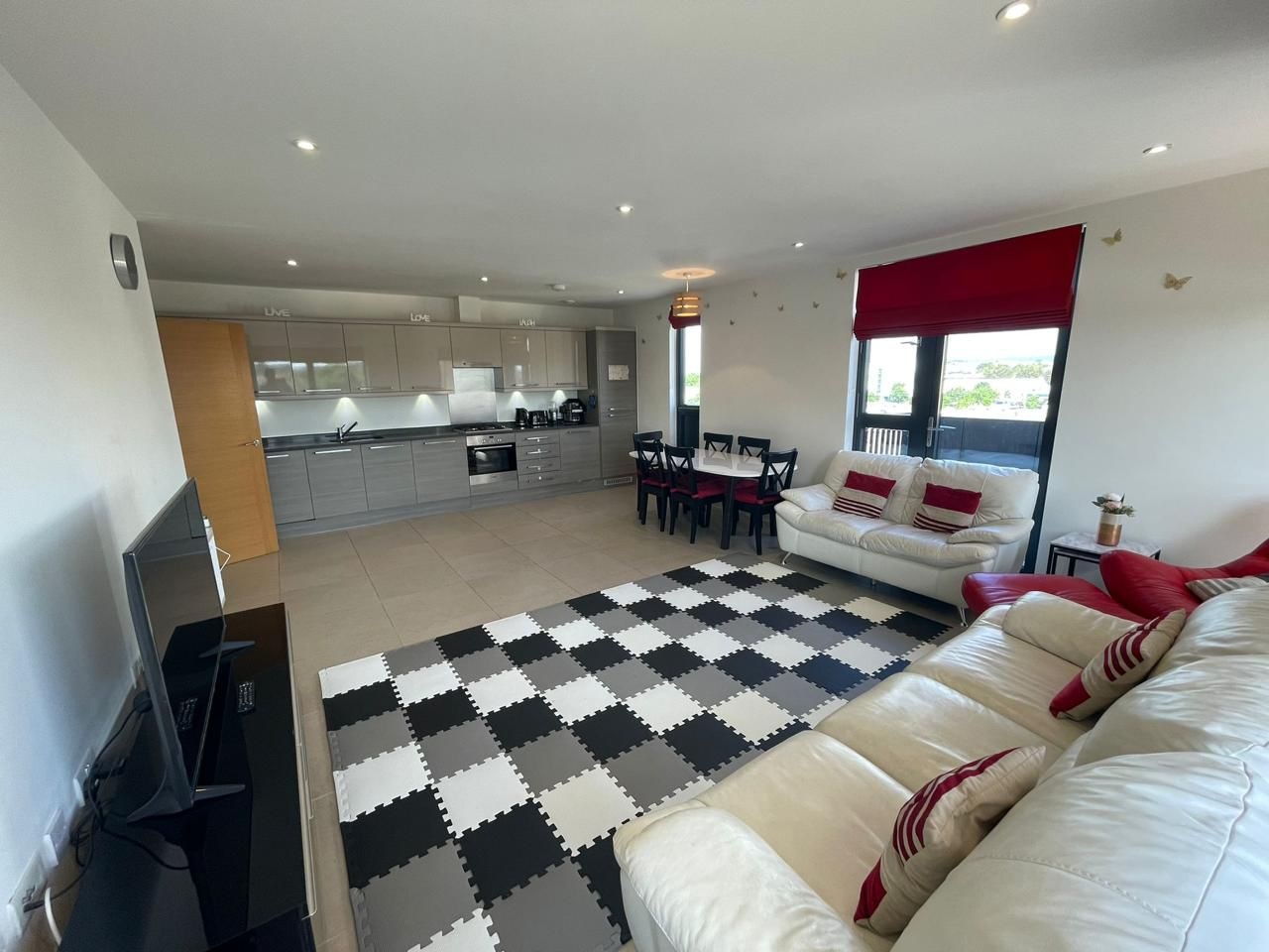 London - 3 Bed Flat, Cypress Court, NW9 - To Rent Now for £2,299.00 p/m