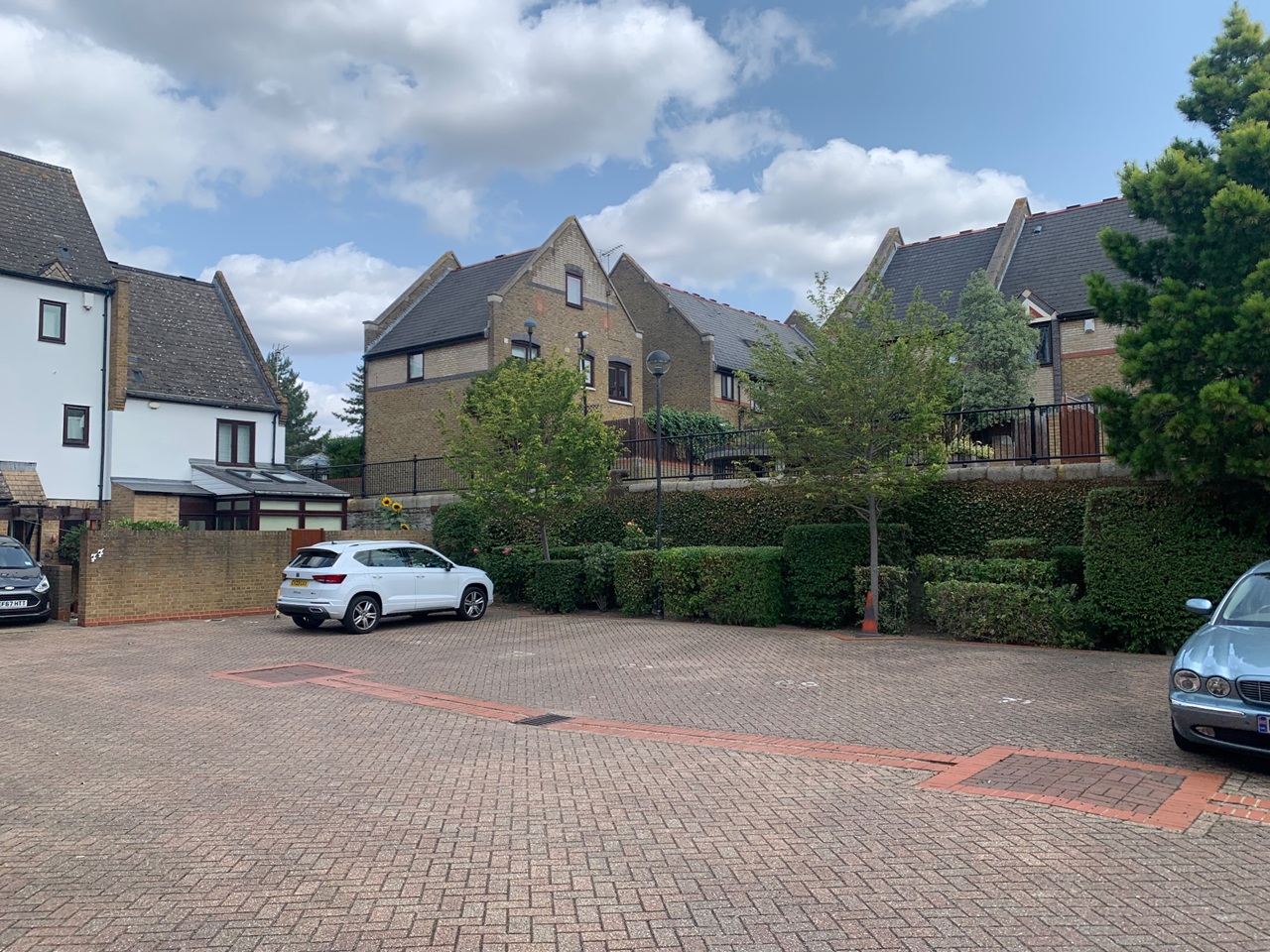 London - 1 Bed Flat, Waterman Way, E1W - To Rent Now for £1,750.00 p/m