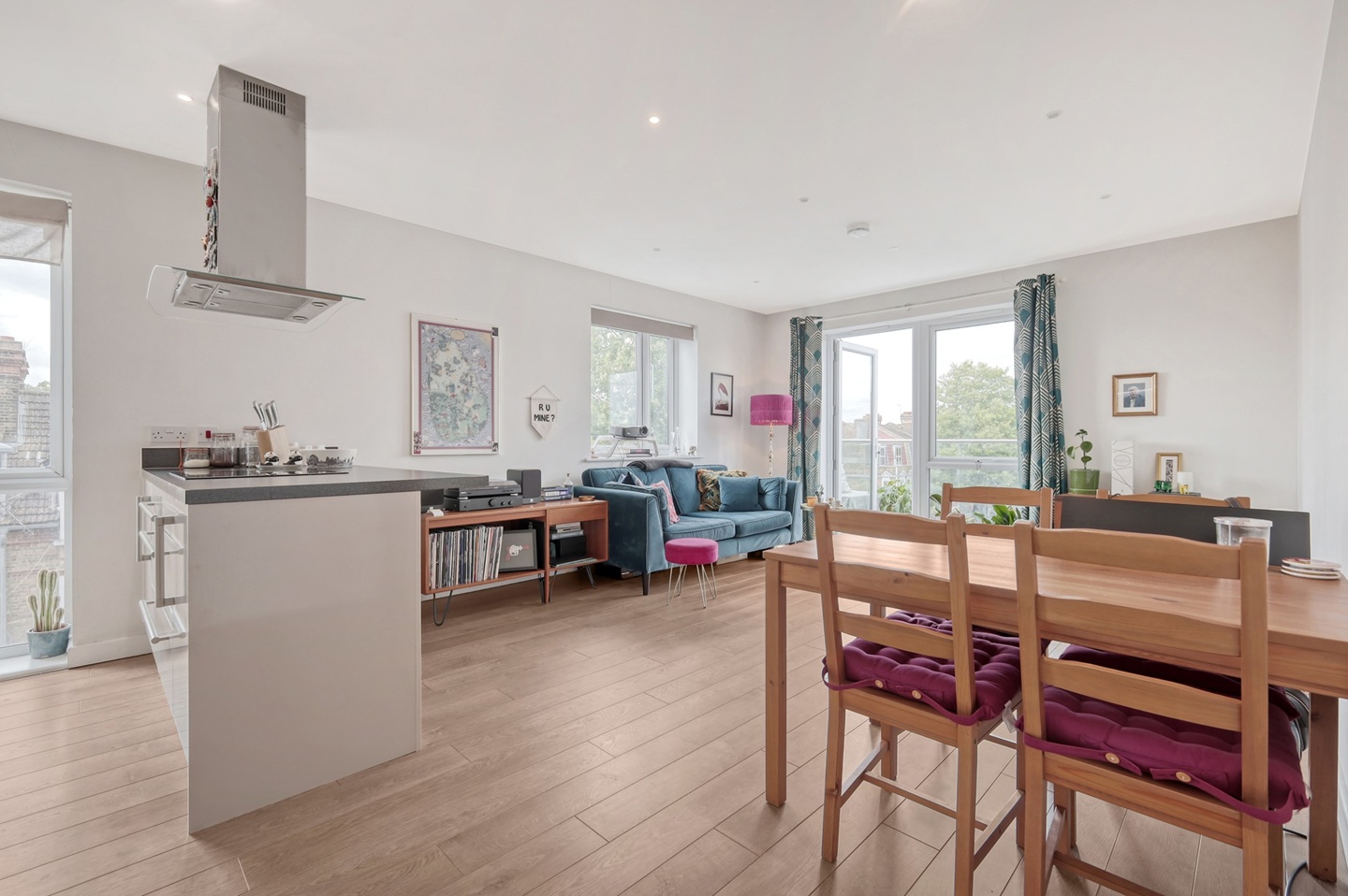 London - 2 Bed Flat, Locke House, E10 - To Rent Now for £1,800.00 p/m