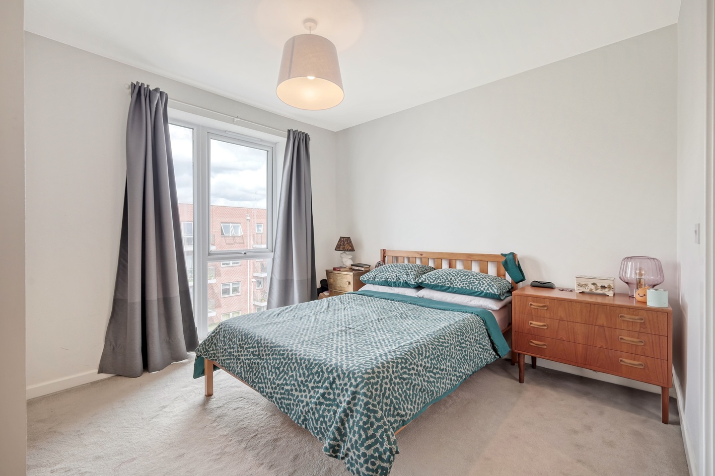 London - 2 Bed Flat, Locke House, E10 - To Rent Now for £1,800.00 p/m