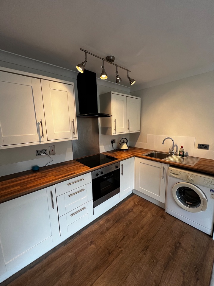 Hitchin - 1 Bed Flat, Old Park Road, SG5 - To Rent Now for £1,050.00 p/m