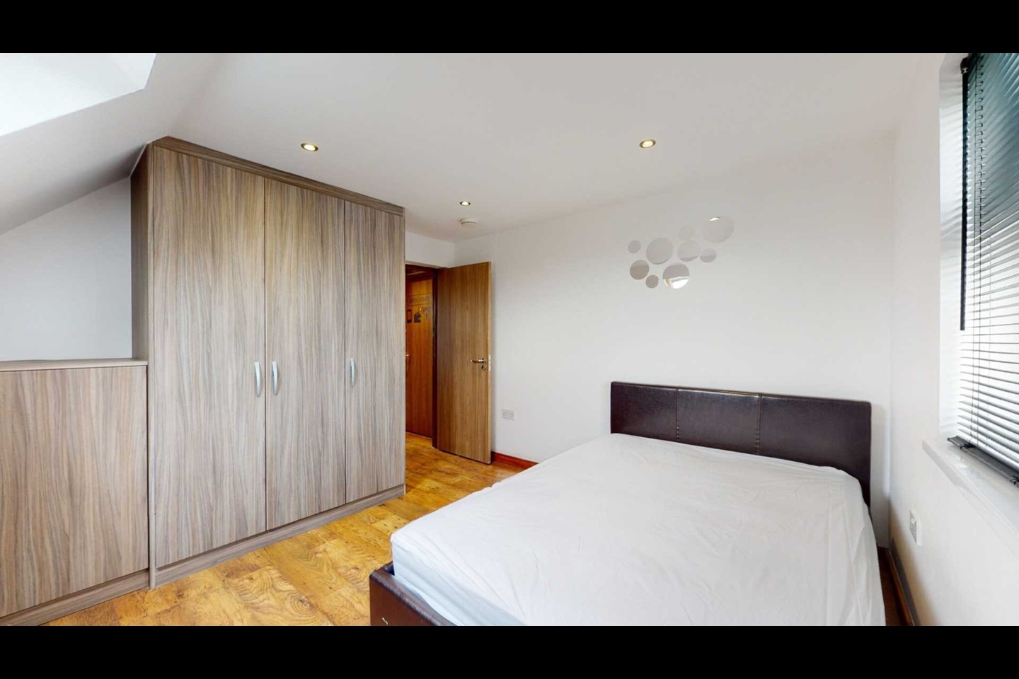 London - 2 Bed Flat, Ritherdon Road, SW17 - To Rent Now for £2,150.00 p/m