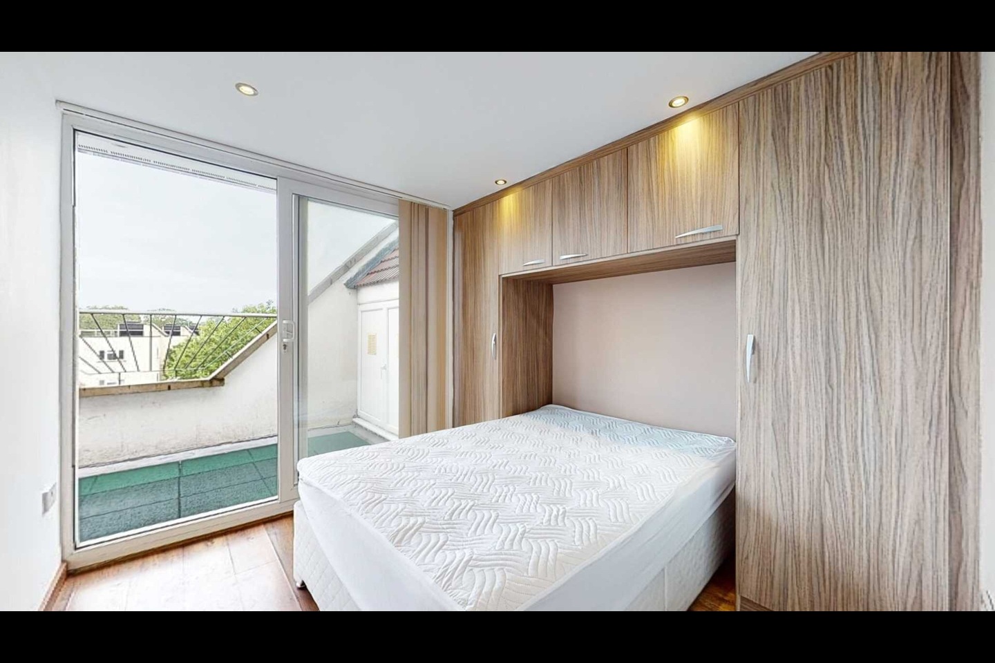 London - 2 Bed Flat, Ritherdon Road, SW17 - To Rent Now for £2,150.00 p/m