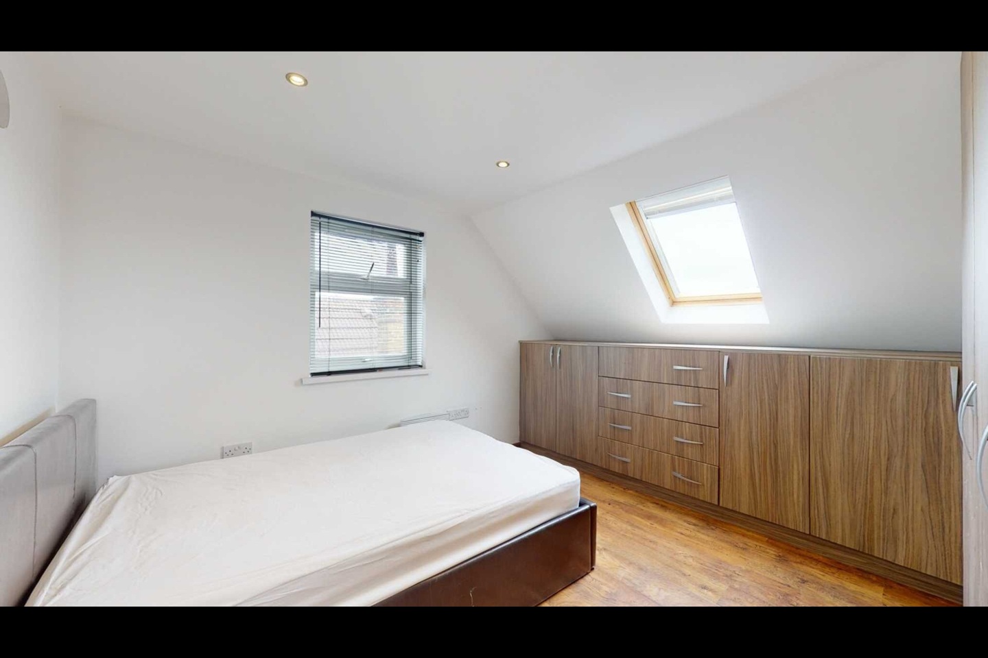 London - 2 Bed Flat, Ritherdon Road, SW17 - To Rent Now for £2,150.00 p/m