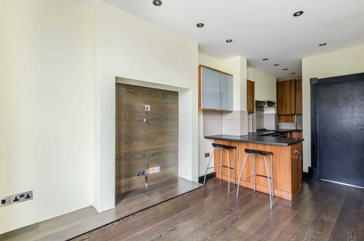 London - 2 Bed Flat, Ritherdon Road, SW17 - To Rent Now for £2,140.00 p/m