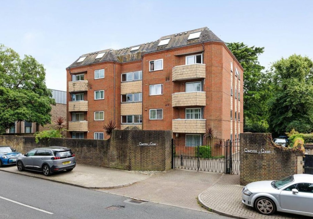 London - 2 Bed Flat, Conifer Court, SW19 - To Rent Now for £2,500.00 p/m