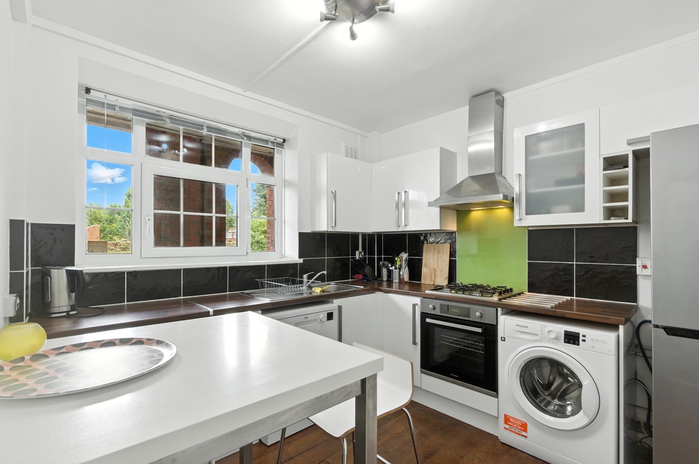 London - 1 Bed Flat, Comber House, SE5 - To Rent Now for £1,595.00 p/m