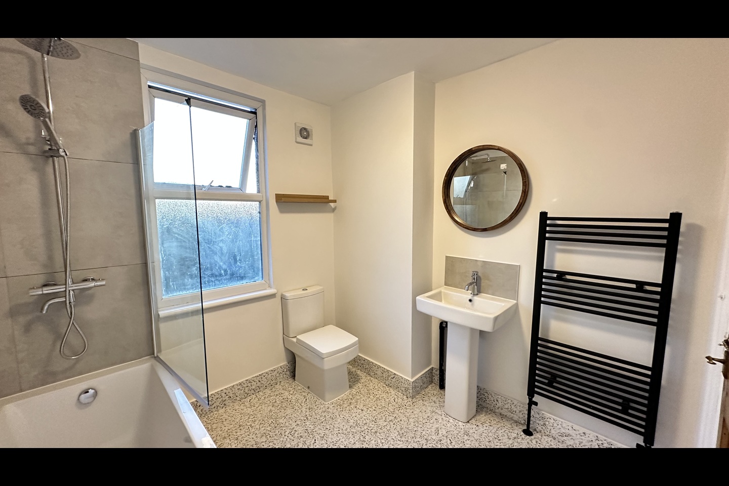 London - 2 Bed Terraced House, Basildon Road, SE2 - To Rent Now for £ ...