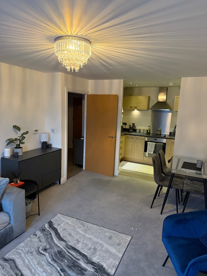 Grays - 1 Bed Flat, Draper Close, RM20 - To Rent Now for £1,200.00 p/m