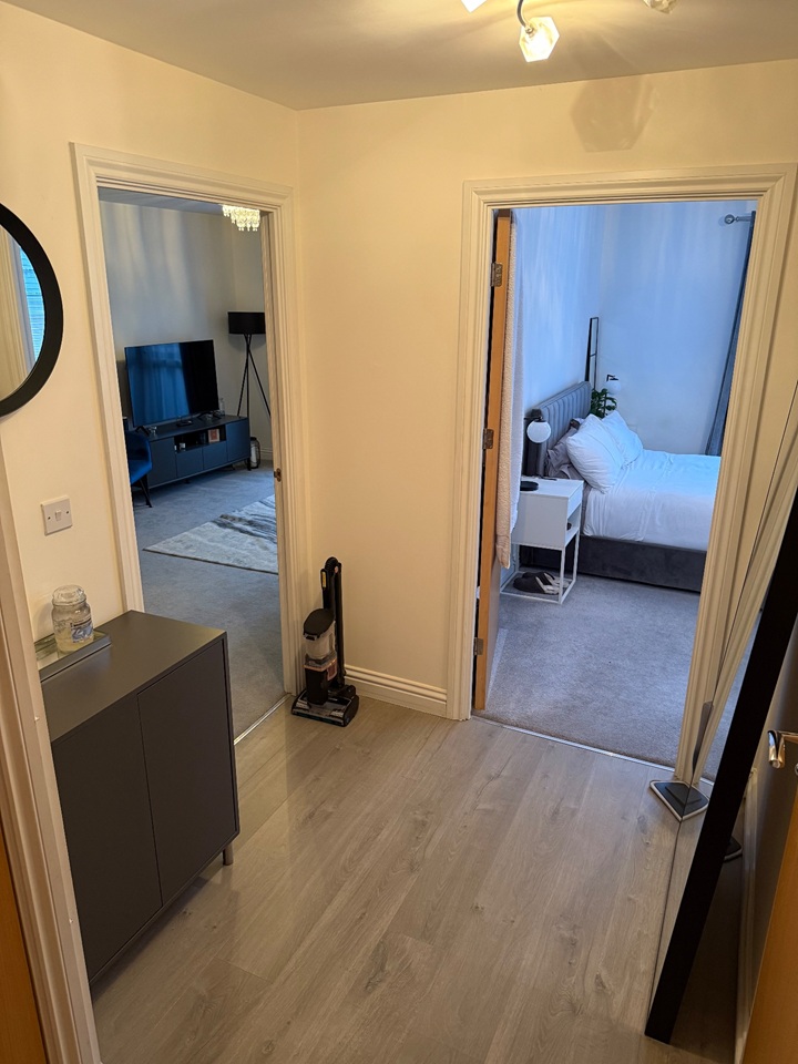 Grays - 1 Bed Flat, Draper Close, RM20 - To Rent Now for £1,200.00 p/m