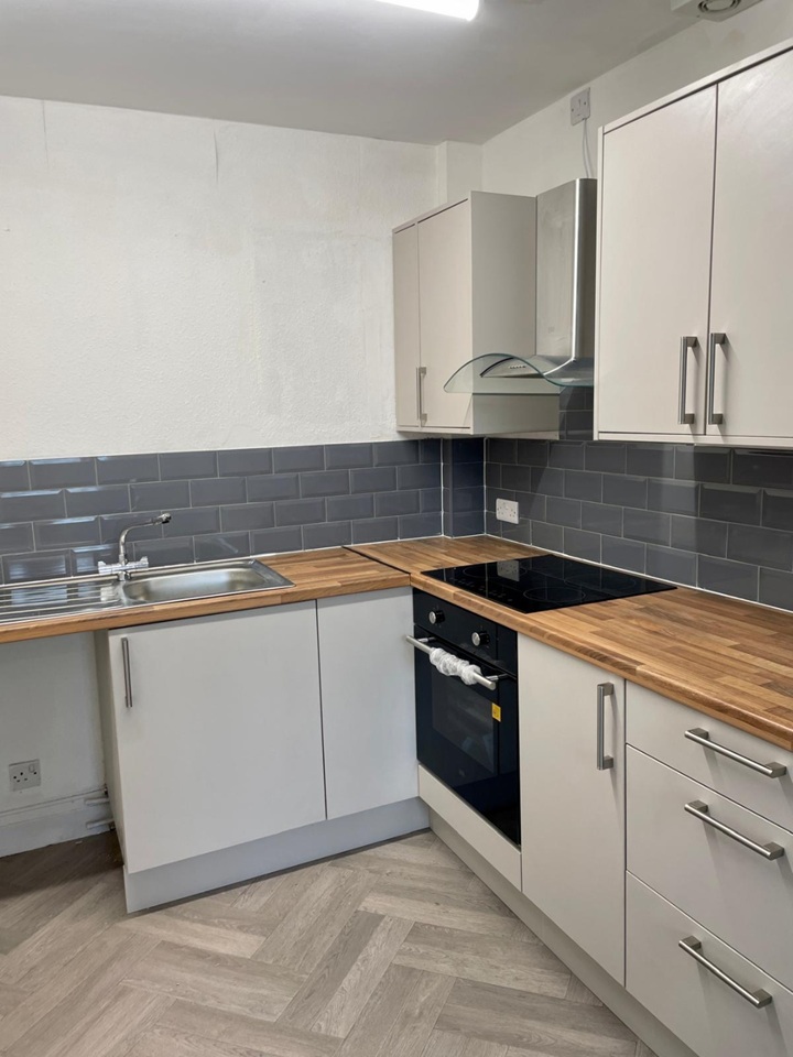 Bacup - 2 Bed Flat, King George Court, OL13 - To Rent Now for £675.00 p/m