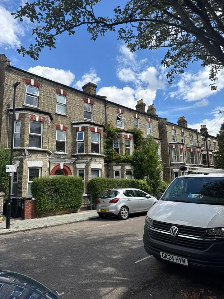 London - 2 Bed Flat, Lambert Road, SW2 - To Rent Now for £1,999.00 p/m