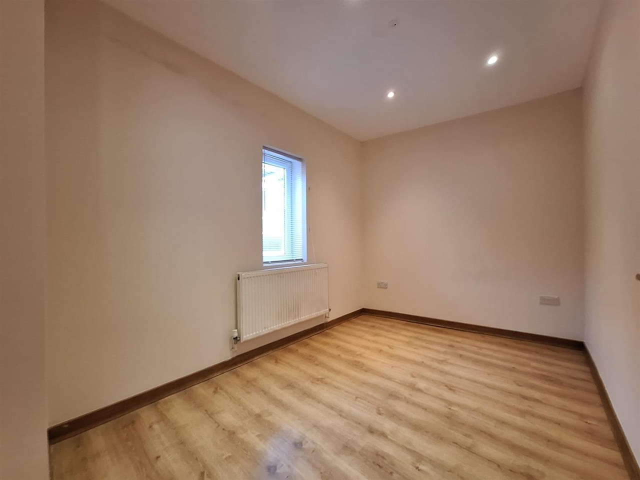 London - 2 Bed Flat, Red Lion Square, SW18 - To Rent Now for £2,195.00 p/m