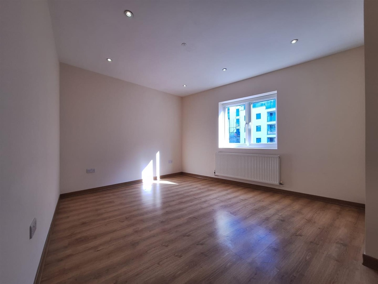 London - 2 Bed Flat, Red Lion Square, SW18 - To Rent Now for £2,195.00 p/m