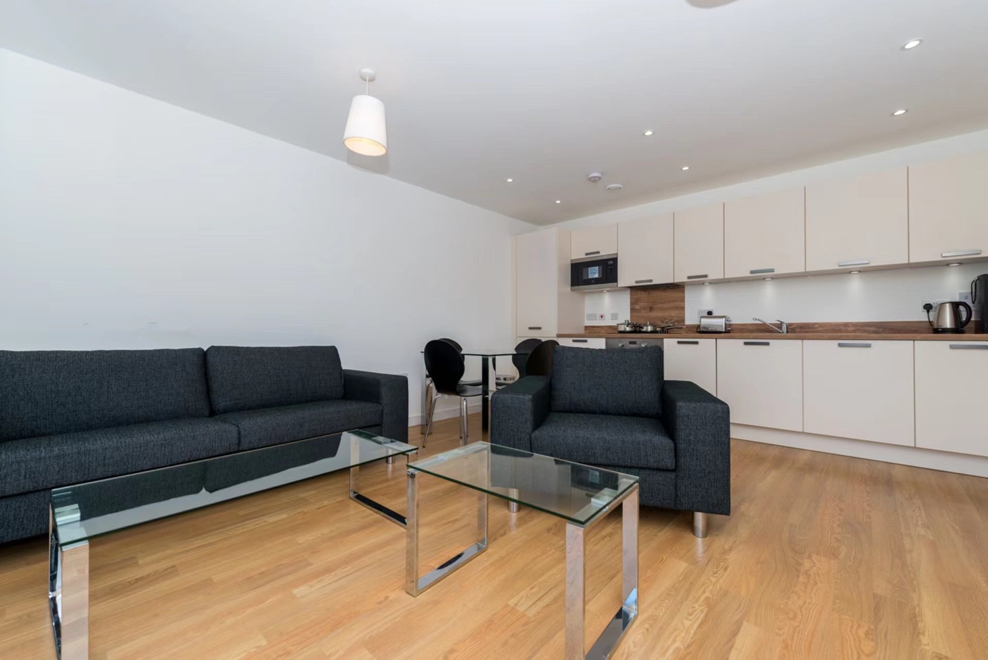London - 2 Bed Flat, Campion House, SE16 - To Rent Now for £2,200.00 p/m