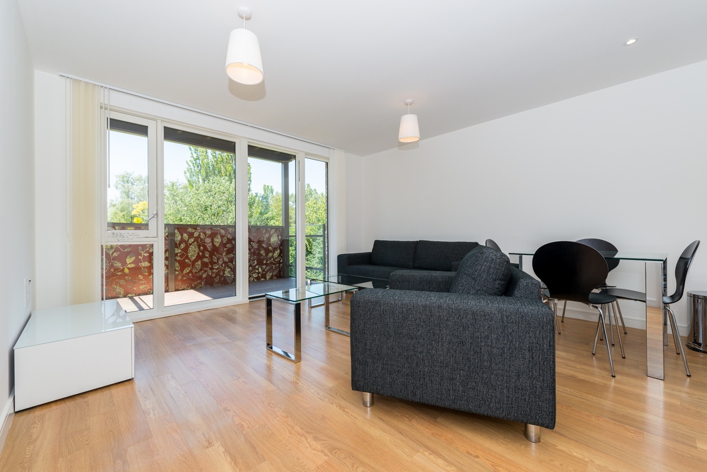 London - 2 Bed Flat, Campion House, SE16 - To Rent Now for £2,200.00 p/m