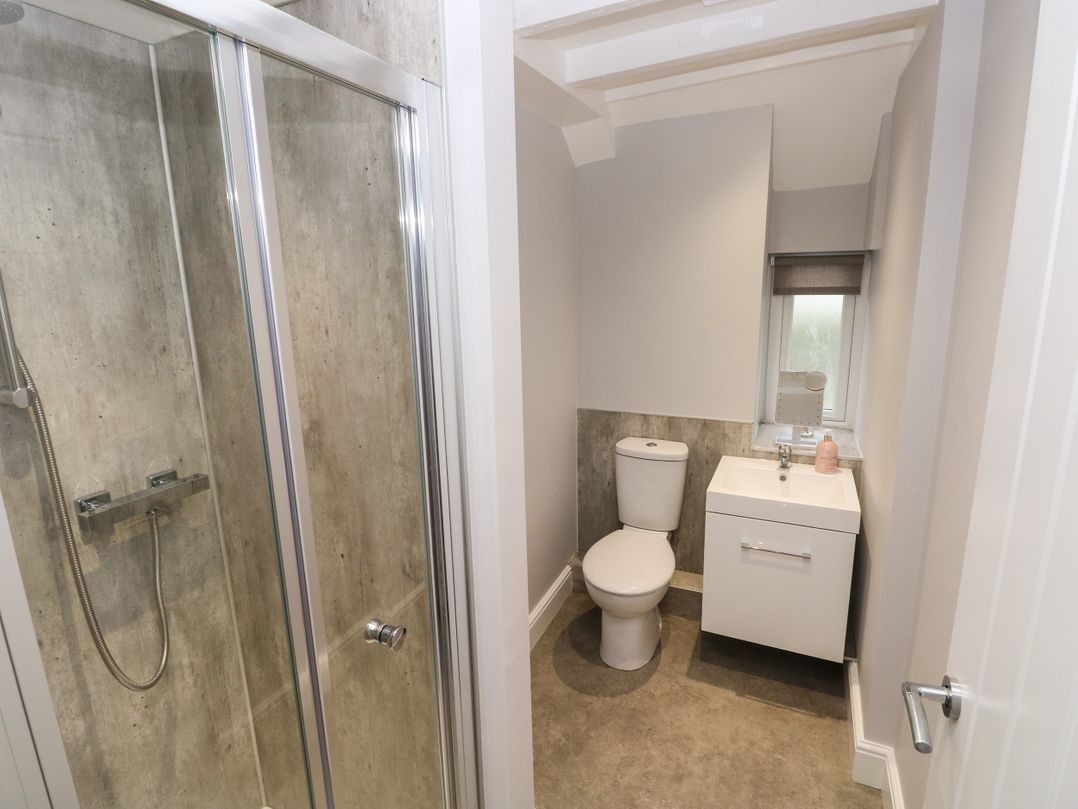 Leeds - Room in a Shared House, Sandhurst Grove, LS8 - To Rent Now for ...