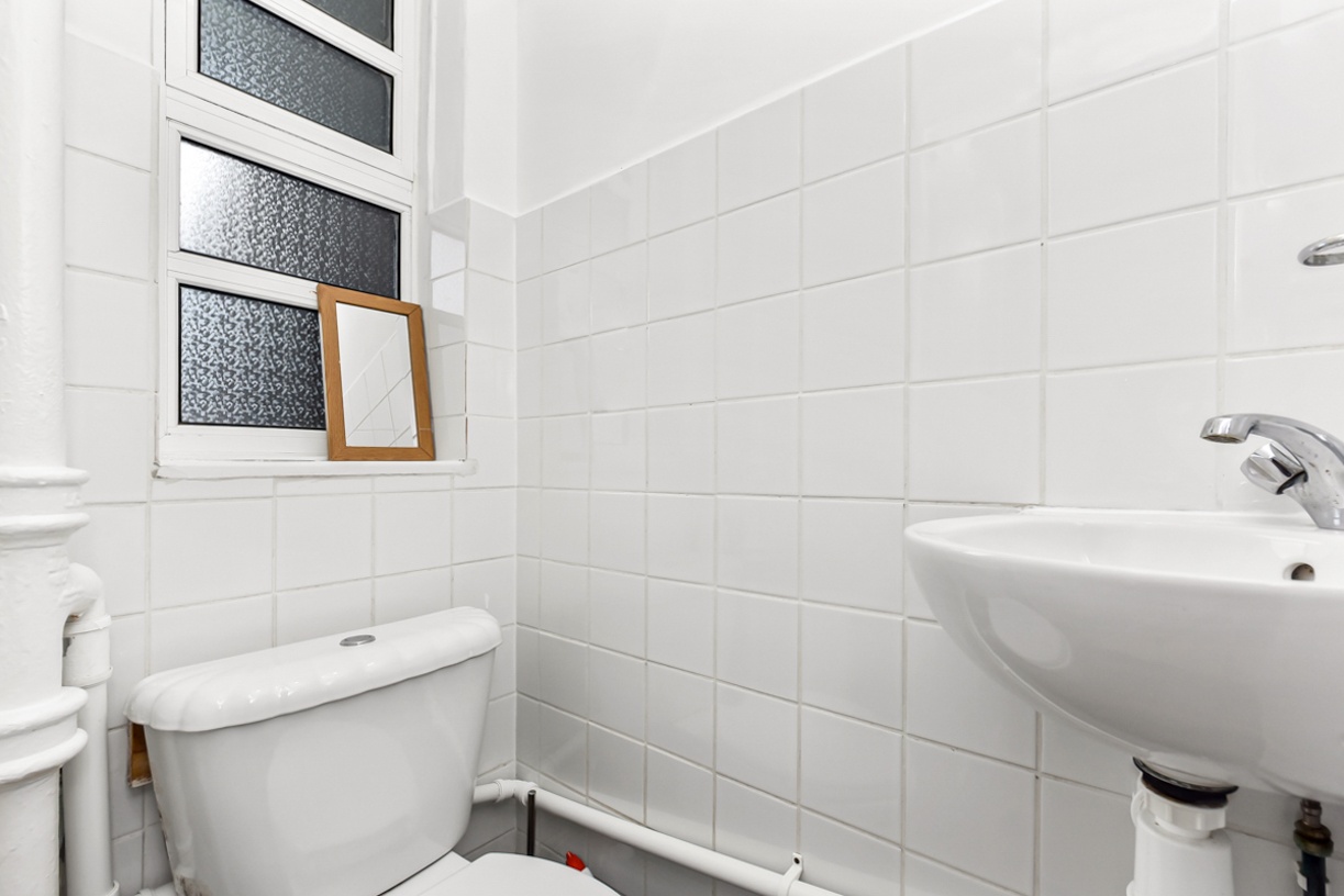 London - 3 Bed Flat, Solent House, E1 - To Rent Now for £2,690.00 p/m