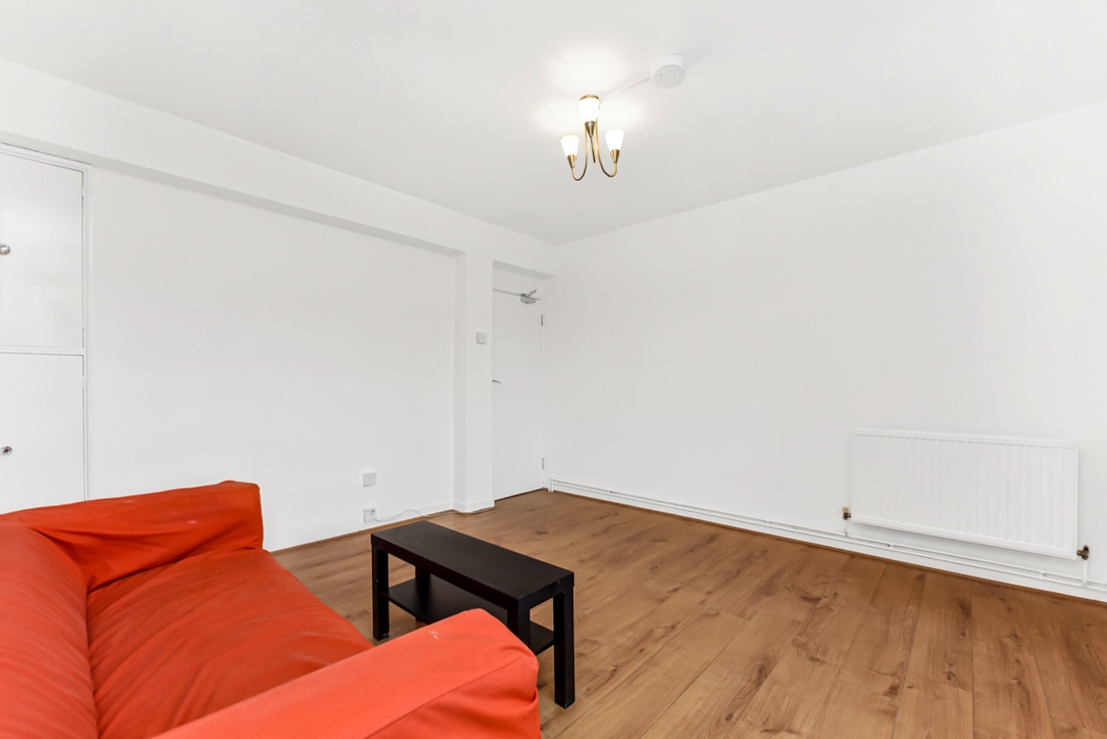 London - 3 Bed Flat, Solent House, E1 - To Rent Now for £2,690.00 p/m