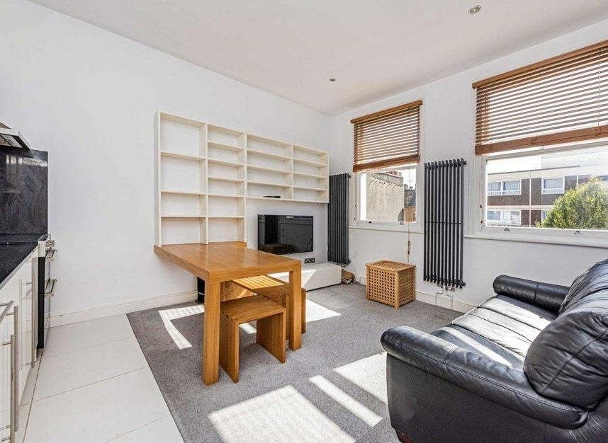 London - 2 Bed Flat, Comeragh Road, W14 - To Rent Now for £2,200.00 p/m