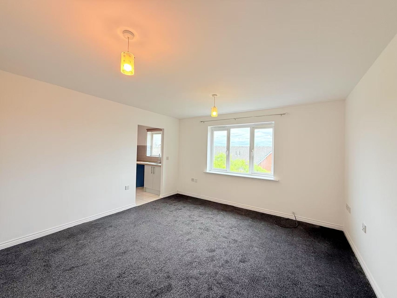 Coventry - 2 Bed Flat, Alverley Road, CV6 - To Rent Now for £925.00 p/m