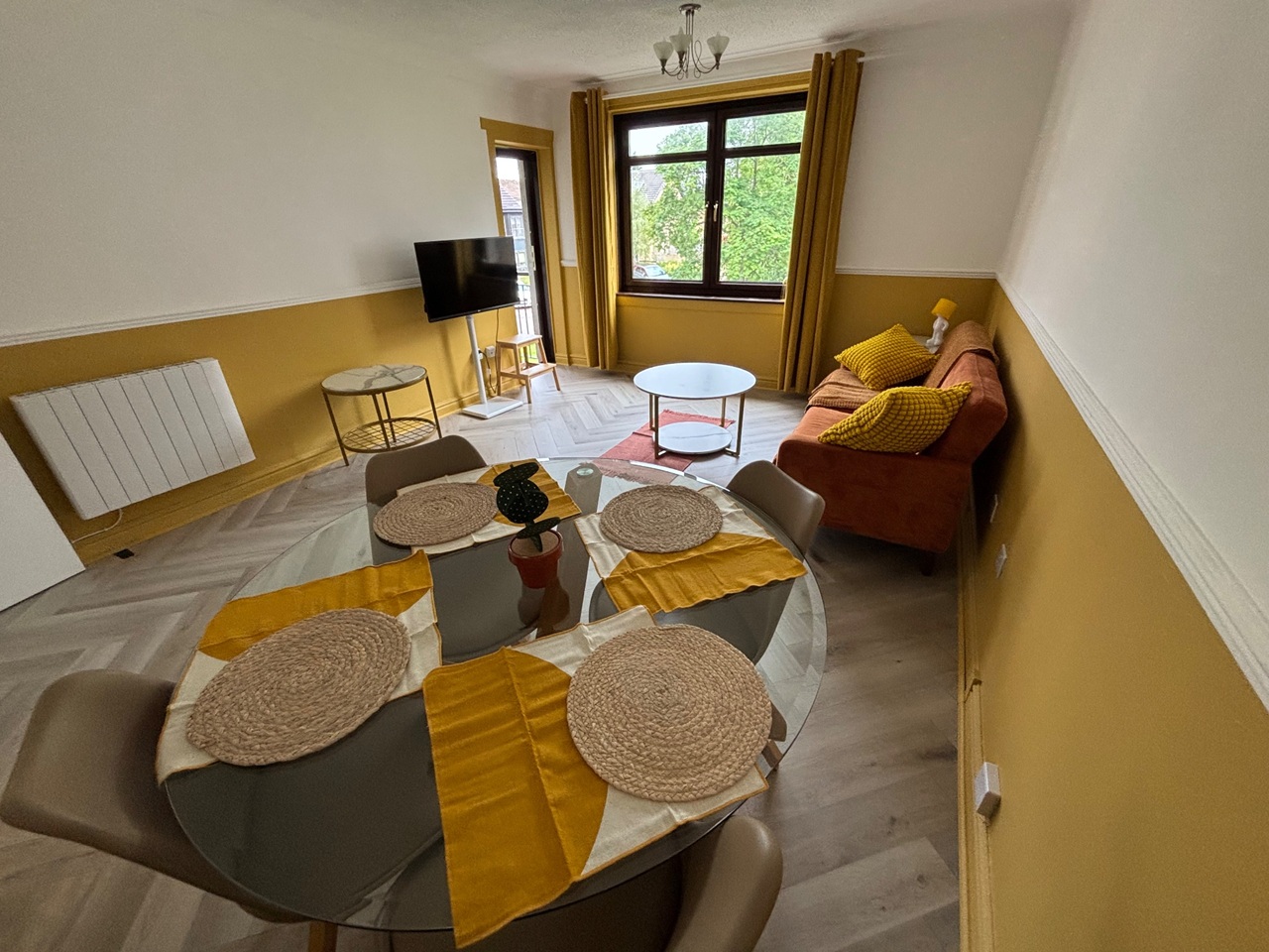 Glasgow - 2 Bed Flat, Tarfside Oval, G52 - To Rent Now for £900.00 p/m