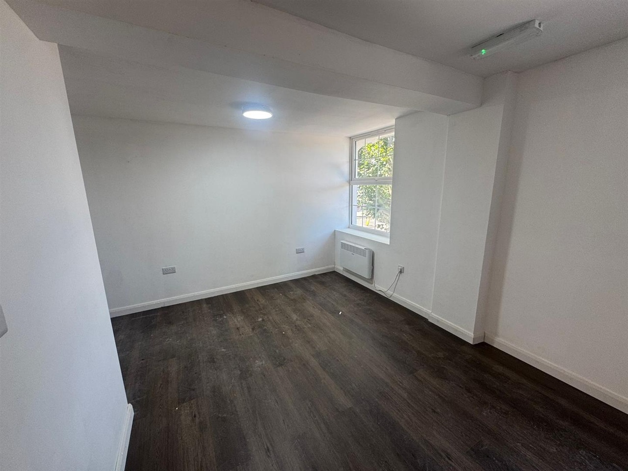 Ruislip - Studio Flat, High Street, HA4 - To Rent Now for £1,299.00 p/m