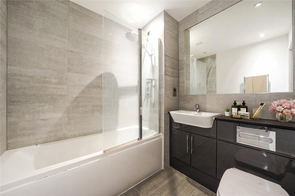 Barking - 2 Bed Flat, Oculus House, IG11 - To Rent Now for £1,200.00 p/m