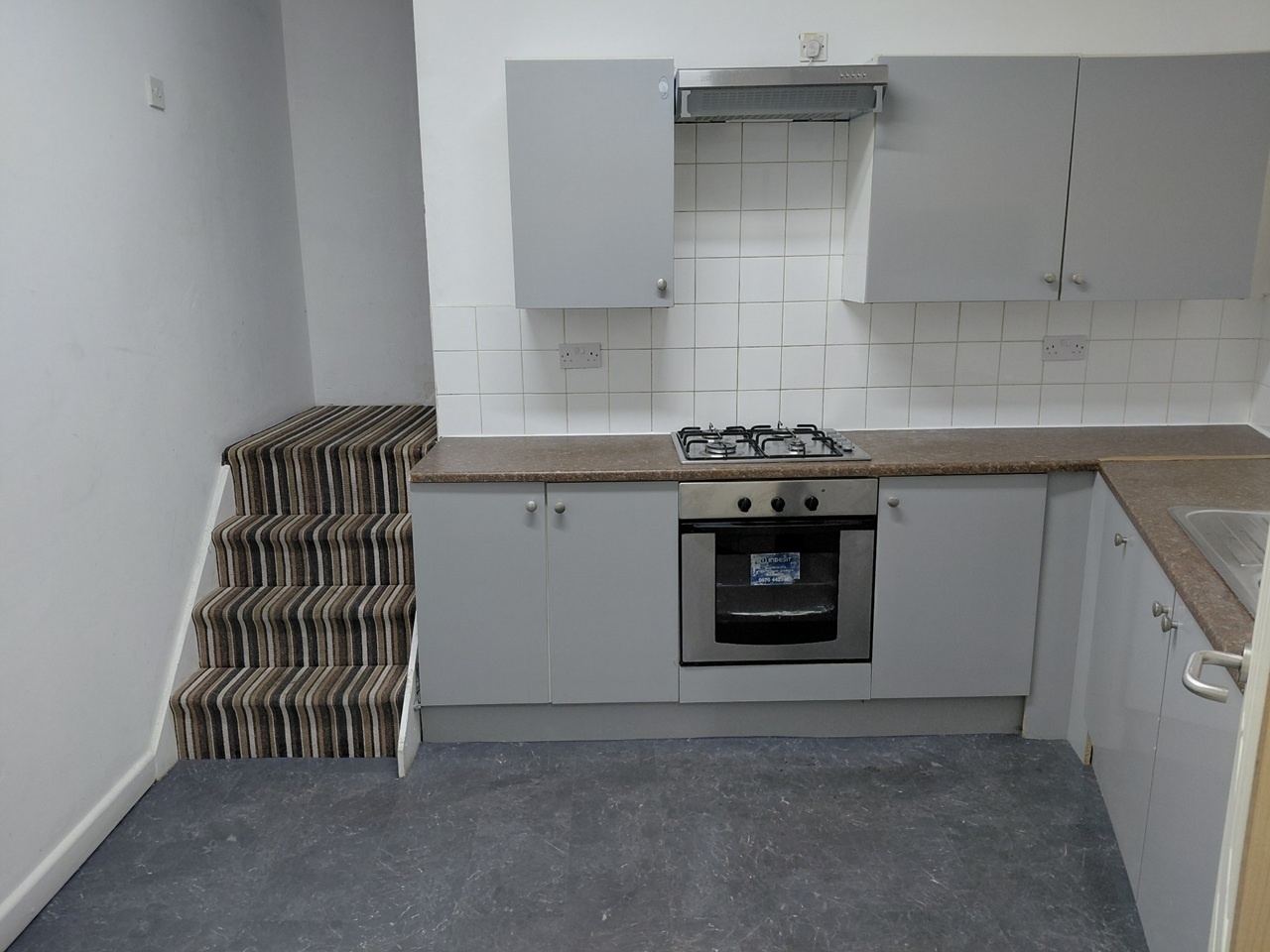 Salford - 2 Bed Flat, Langworthy Road, M6 - To Rent Now for £1,100.00 p/m