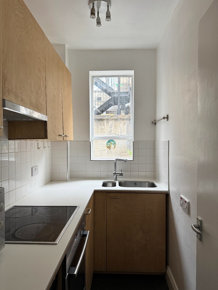 London - Studio Flat, Hanson Street, W1W - To Rent Now for £1,450.00 p/m