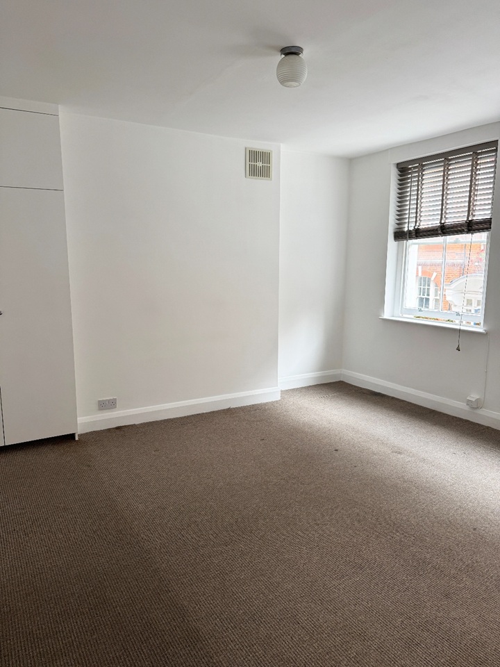 London - Studio Flat, Hanson Street, W1W - To Rent Now for £1,450.00 p/m