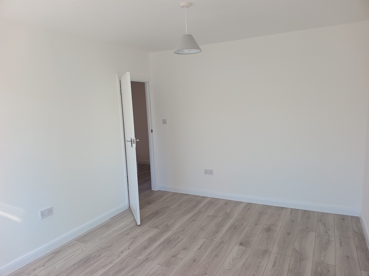 Mitcham - 3 Bed Semi-Detached House, Castleton Road, CR4 - To Rent Now ...