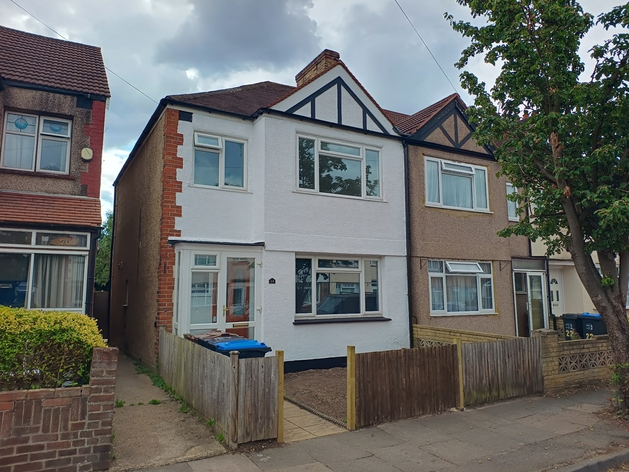 Mitcham - 3 Bed Semi-Detached House, Castleton Road, CR4 - To Rent Now ...