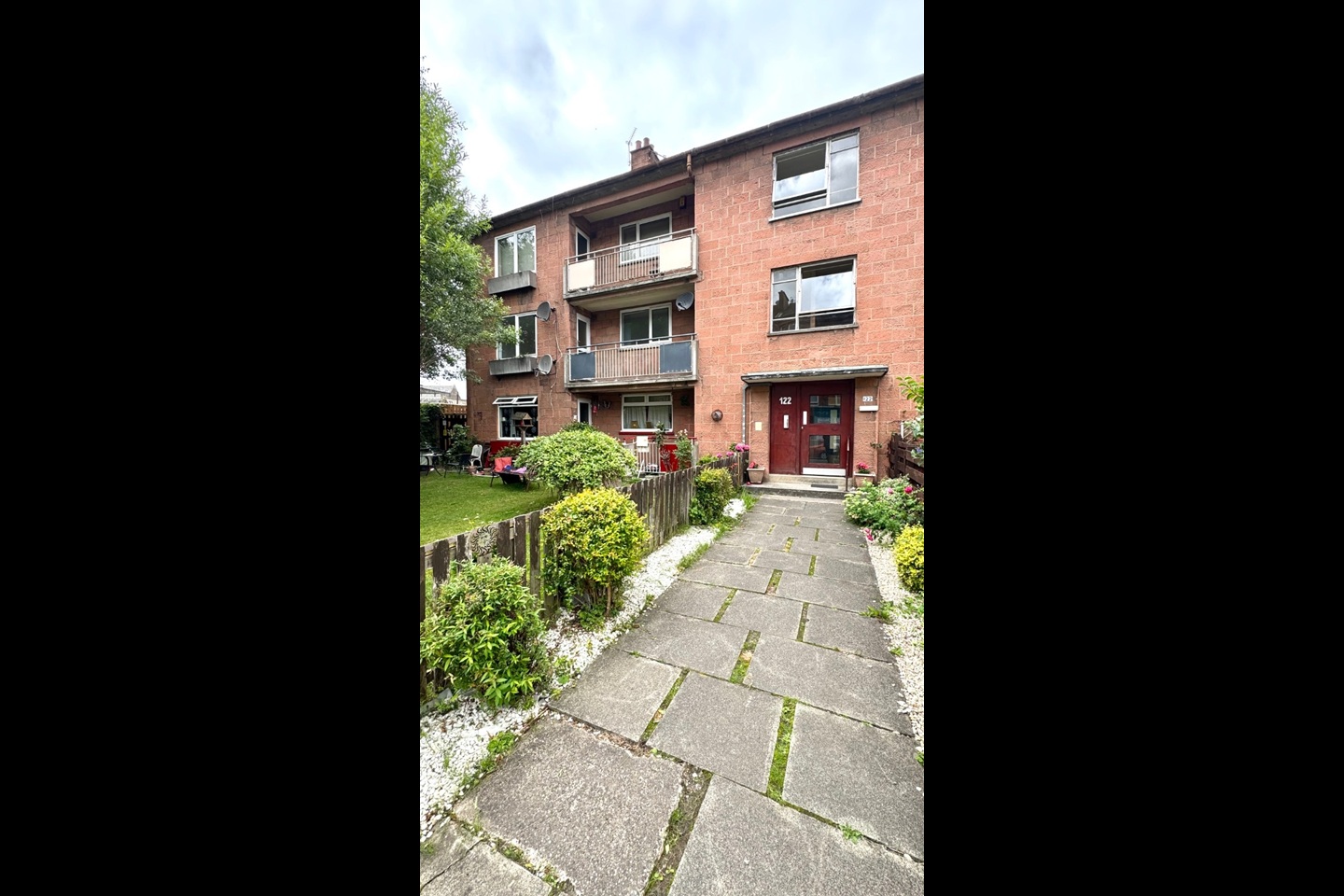 Glasgow - 3 Bed Flat, Clarkston Road, G44 - To Rent Now for £1,000.00 p/m