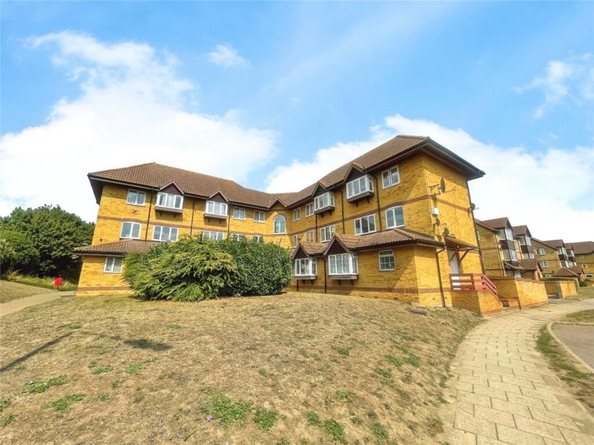 Erith - 2 Bed Flat, Frobisher Road, DA8 - To Rent Now for £1,425.00 p/m