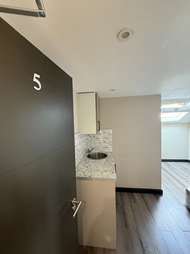 Orpington - Studio Flat, Barnfield Road, BR5 - To Rent Now for £1,050.00 p/m