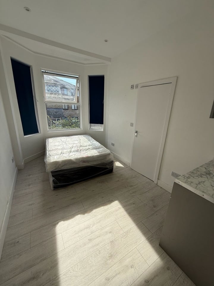 London - Studio Flat, Casewick Road, SE27 - To Rent Now for £1,292.00 p/m