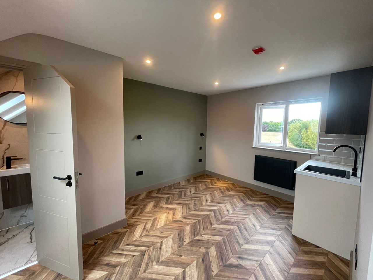 Chessington - Studio Flat, Stormont Way, KT9 - To Rent Now for £949.99 p/m