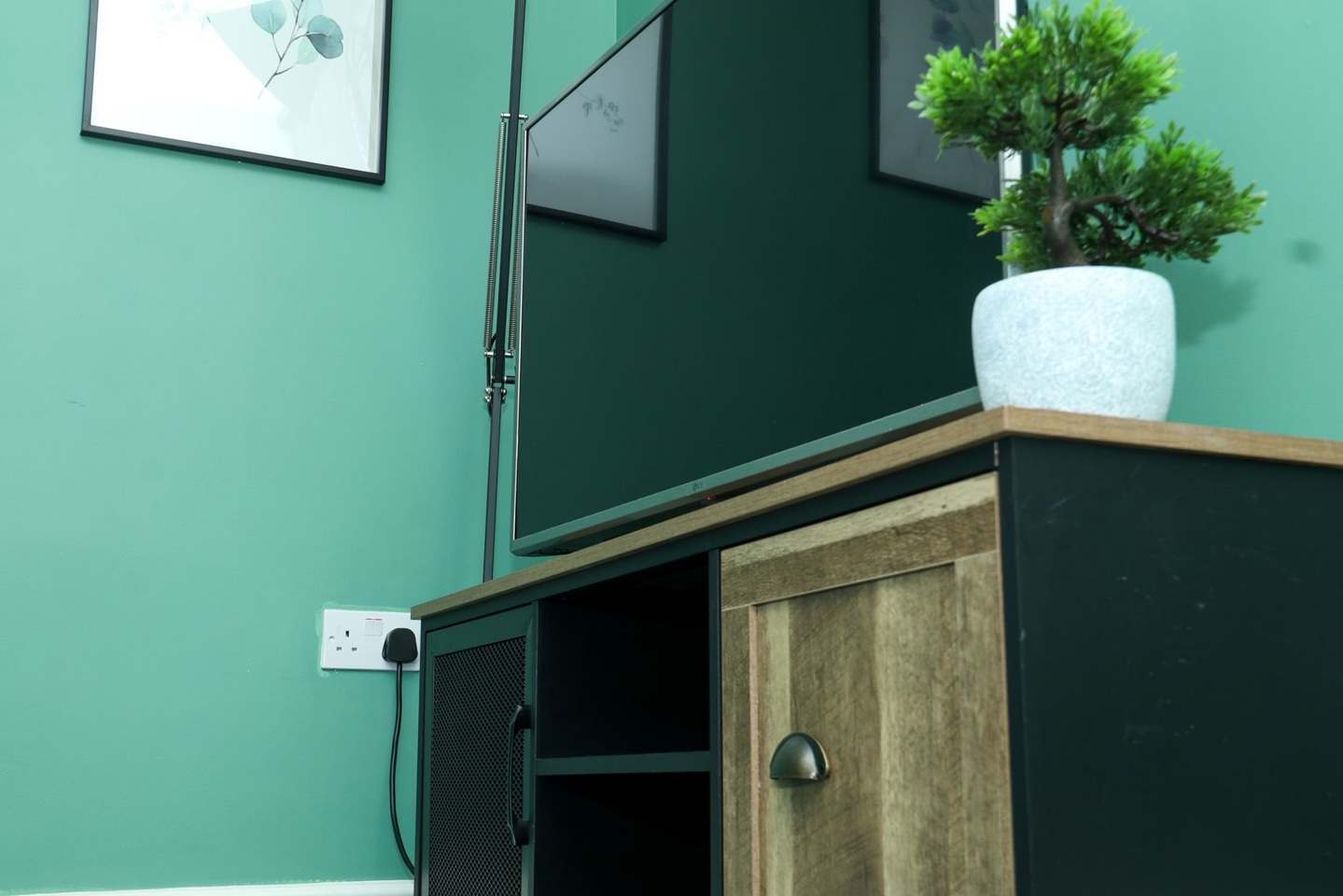 Swindon - 2 Bed Flat, The Lock Apartments, SN1 - To Rent Now for £1,250 ...