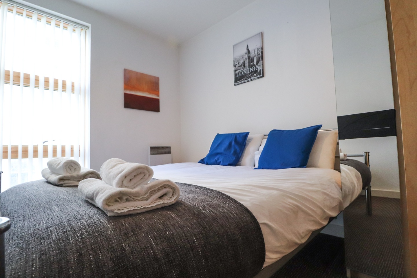 Manchester - 2 Bed Flat, Barton Place, M4 - To Rent Now for £1,290.00 p/m