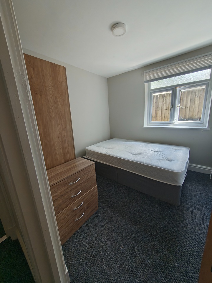 Cardiff - 3 Bed Flat, Colum Road, CF10 - To Rent Now for £1,300.00 p/m